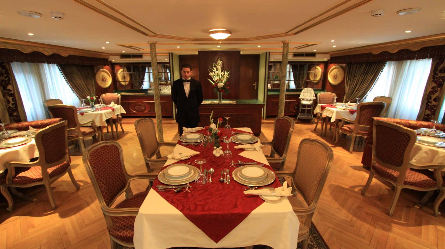 Croisière de luxe sur le Nil en petit bateau 5*